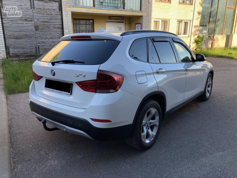 White BMW X1 2013 in Marijampole, with an engine capacity of 2.00 L and mileage of 298 thousand km for 6750 €, photo 10 on AUTOMOTO.COM.LV