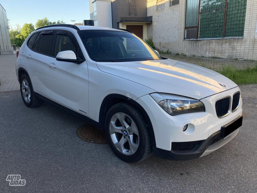 White BMW X1 2013 in Marijampole, with an engine capacity of 2.00 L and mileage of 298 thousand km for 6750 €, photo 12 on AUTOMOTO.COM.LV