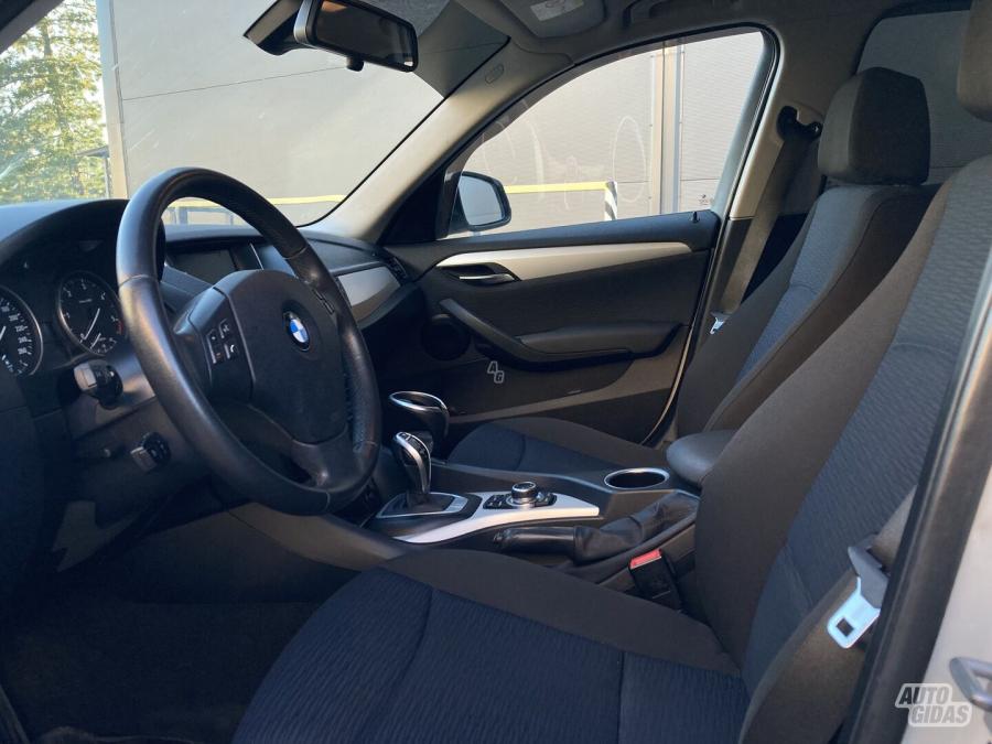 White BMW X1 2013 in Marijampole, with an engine capacity of 2.00 L and mileage of 298 thousand km for 6750 €, photo 14 on AUTOMOTO.COM.LV