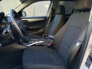 White BMW X1 2013 in Marijampole, with an engine capacity of 2.00 L and mileage of 298 thousand km for 6750 €, photo 15 on AUTOMOTO.COM.LV