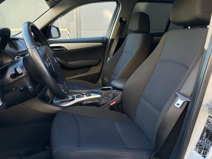 White BMW X1 2013 in Marijampole, with an engine capacity of 2.00 L and mileage of 298 thousand km for 6750 €, photo 15 on AUTOMOTO.COM.LV