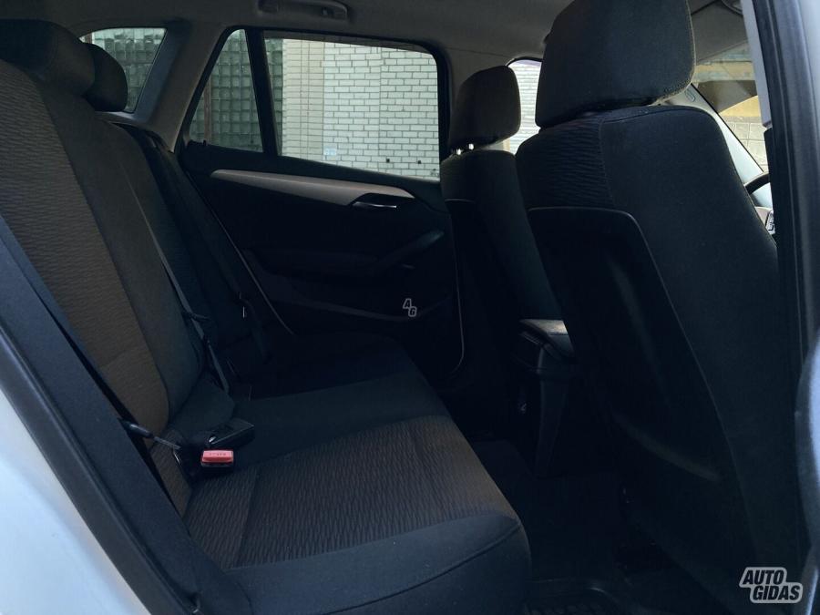 White BMW X1 2013 in Marijampole, with an engine capacity of 2.00 L and mileage of 298 thousand km for 6750 €, photo 18 on AUTOMOTO.COM.LV