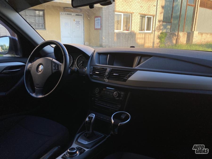 White BMW X1 2013 in Marijampole, with an engine capacity of 2.00 L and mileage of 298 thousand km for 6750 €, photo 19 on AUTOMOTO.COM.LV