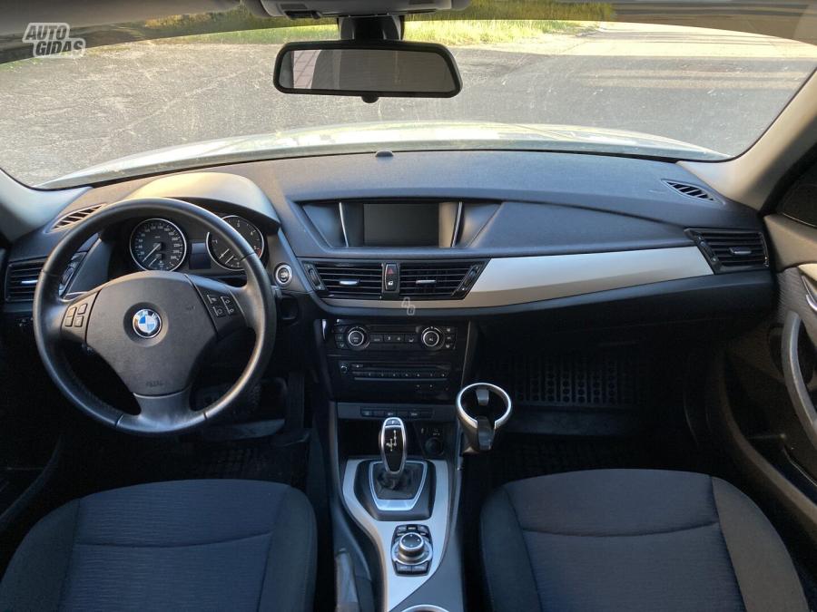 White BMW X1 2013 in Marijampole, with an engine capacity of 2.00 L and mileage of 298 thousand km for 6750 €, photo 20 on AUTOMOTO.COM.LV