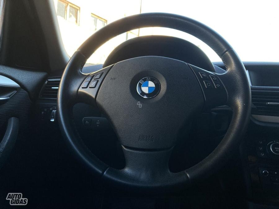 White BMW X1 2013 in Marijampole, with an engine capacity of 2.00 L and mileage of 298 thousand km for 6750 €, photo 21 on AUTOMOTO.COM.LV