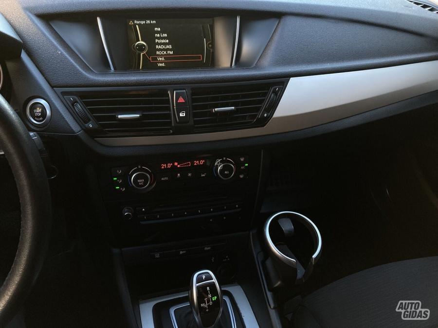 White BMW X1 2013 in Marijampole, with an engine capacity of 2.00 L and mileage of 298 thousand km for 6750 €, photo 23 on AUTOMOTO.COM.LV