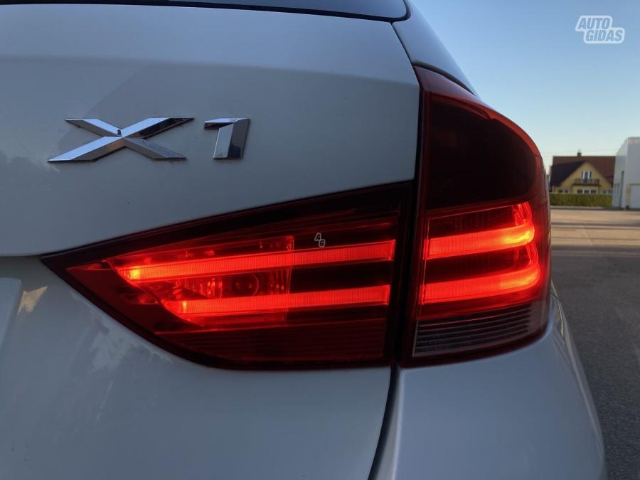White BMW X1 2013 in Marijampole, with an engine capacity of 2.00 L and mileage of 298 thousand km for 6750 €, photo 31 on AUTOMOTO.COM.LV