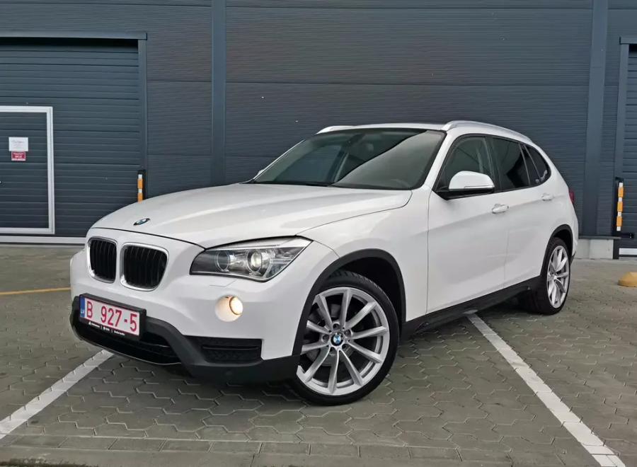 White BMW X1 2013 in Riga, with an engine capacity of 2.00 L and mileage of 243 thousand km for 10590 €, photo 3 on AUTOMOTO.COM.LV