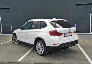 White BMW X1 2013 in Riga, with an engine capacity of 2.00 L and mileage of 243 thousand km for 10590 €, photo 5 on AUTOMOTO.COM.LV