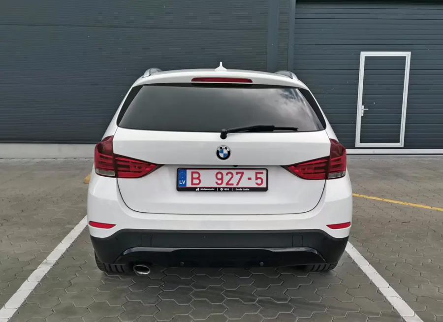 White BMW X1 2013 in Riga, with an engine capacity of 2.00 L and mileage of 243 thousand km for 10590 €, photo 7 on AUTOMOTO.COM.LV