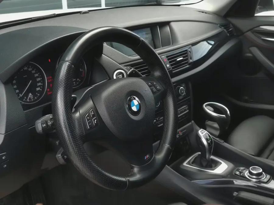 White BMW X1 2013 in Riga, with an engine capacity of 2.00 L and mileage of 243 thousand km for 10590 €, photo 9 on AUTOMOTO.COM.LV