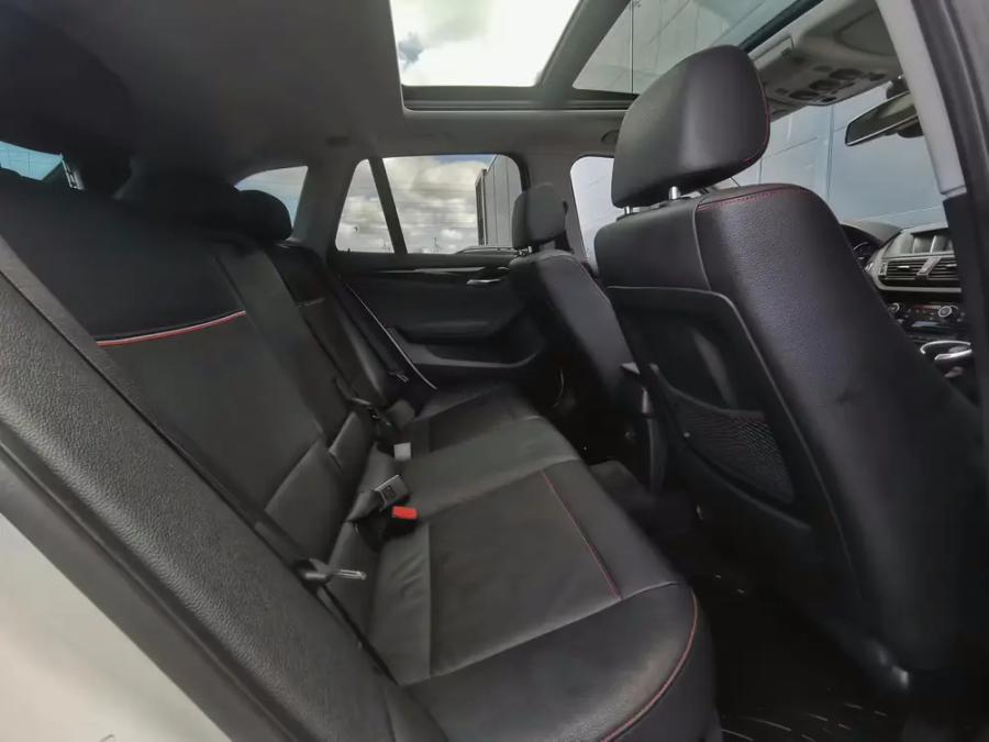 White BMW X1 2013 in Riga, with an engine capacity of 2.00 L and mileage of 243 thousand km for 10590 €, photo 13 on AUTOMOTO.COM.LV