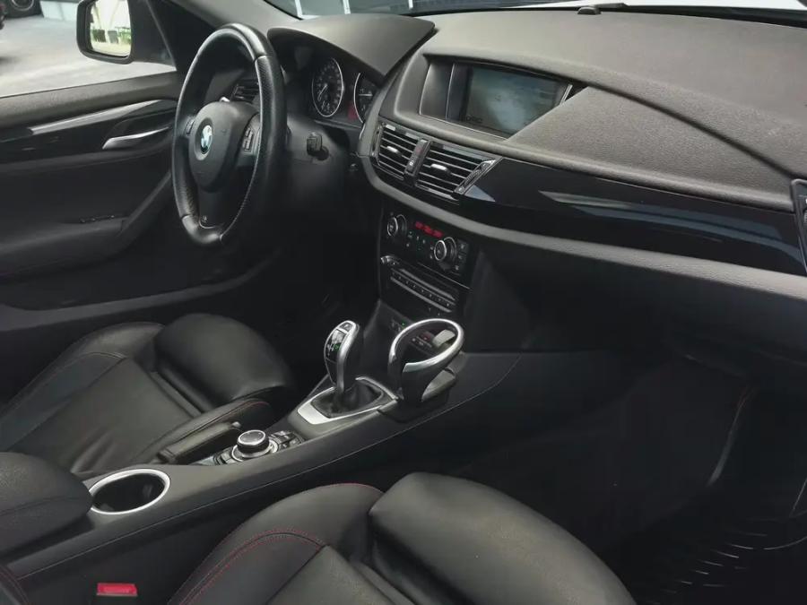 White BMW X1 2013 in Riga, with an engine capacity of 2.00 L and mileage of 243 thousand km for 10590 €, photo 15 on AUTOMOTO.COM.LV