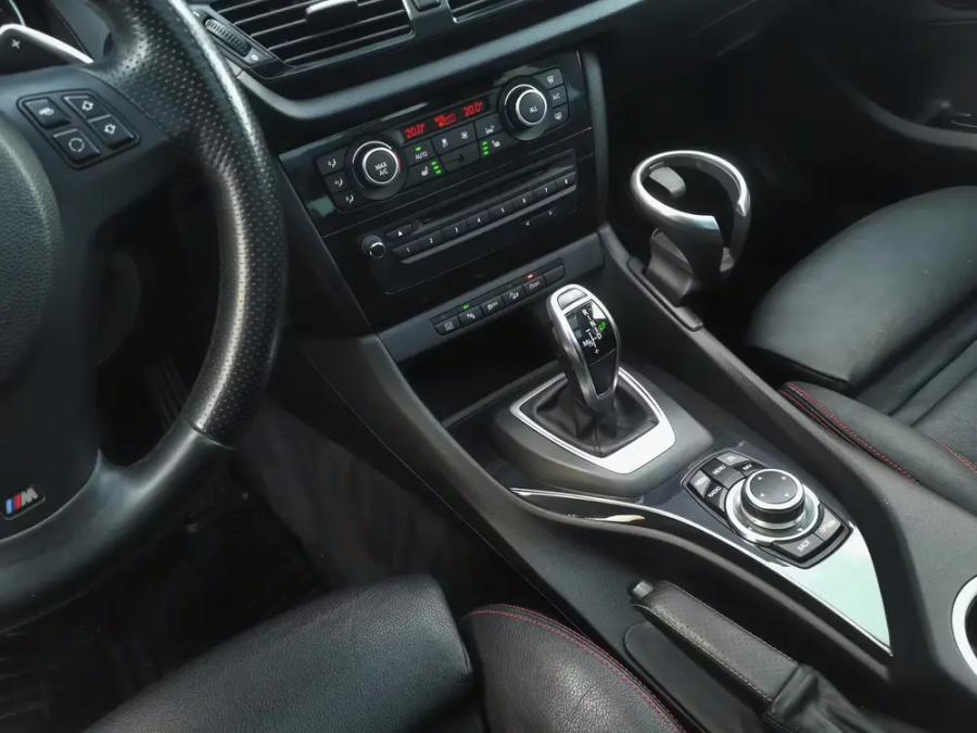 White BMW X1 2013 in Riga, with an engine capacity of 2.00 L and mileage of 243 thousand km for 10590 €, photo 17 on AUTOMOTO.COM.LV