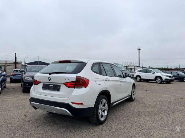 Balts BMW X1 2013 Panevēža, ar dzinēja tilpumu 2.00 L un nobraukumu 238 tūkst. km par 5850 €, foto 4 vietnē AUTOMOTO.COM.LV
