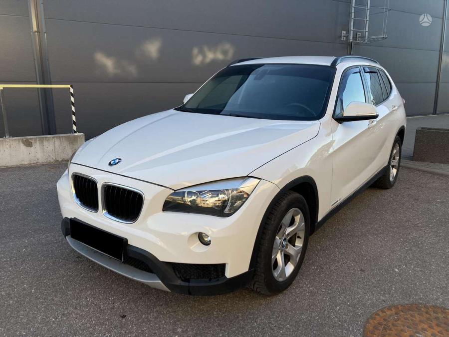 White BMW X1 2013 in Marijampole, with an engine capacity of 2.00 L and mileage of 298 thousand km for 6699 €, photo 4 on AUTOMOTO.COM.LV