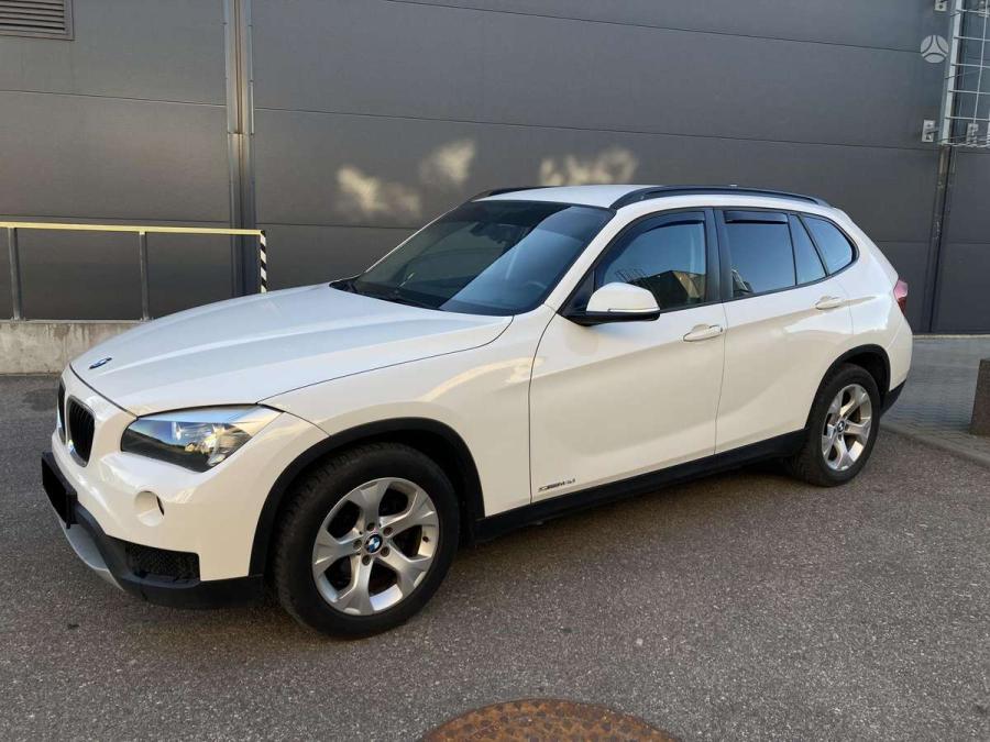 White BMW X1 2013 in Marijampole, with an engine capacity of 2.00 L and mileage of 298 thousand km for 6699 €, photo 5 on AUTOMOTO.COM.LV