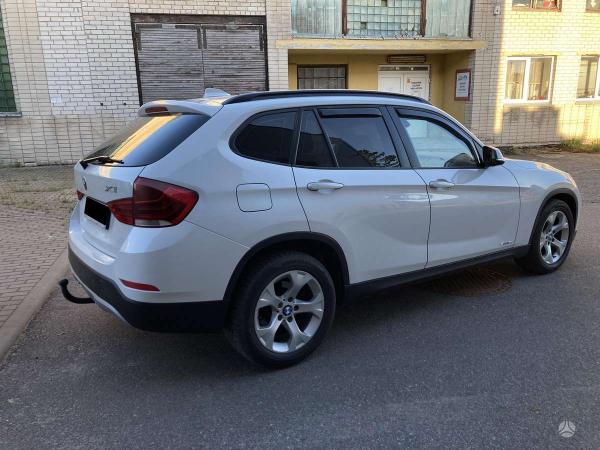 White BMW X1 2013 in Marijampole, with an engine capacity of 2.00 L and mileage of 298 thousand km for 6699 €, photo 10 on AUTOMOTO.COM.LV