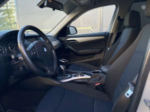 White BMW X1 2013 in Marijampole, with an engine capacity of 2.00 L and mileage of 298 thousand km for 6699 €, photo 17 on AUTOMOTO.COM.LV