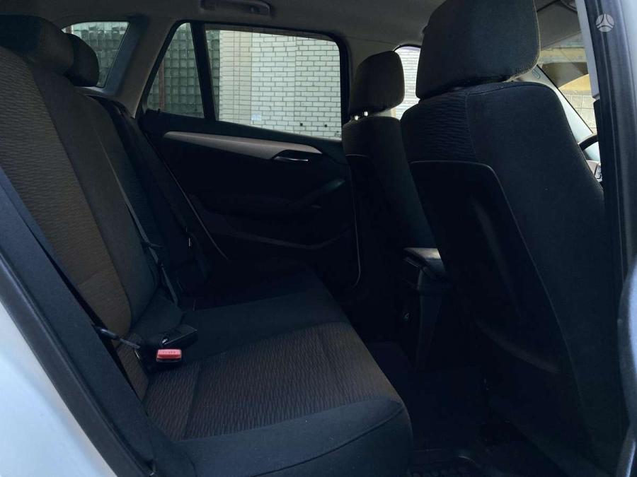 White BMW X1 2013 in Marijampole, with an engine capacity of 2.00 L and mileage of 298 thousand km for 6699 €, photo 21 on AUTOMOTO.COM.LV