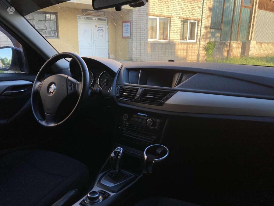 White BMW X1 2013 in Marijampole, with an engine capacity of 2.00 L and mileage of 298 thousand km for 6699 €, photo 22 on AUTOMOTO.COM.LV