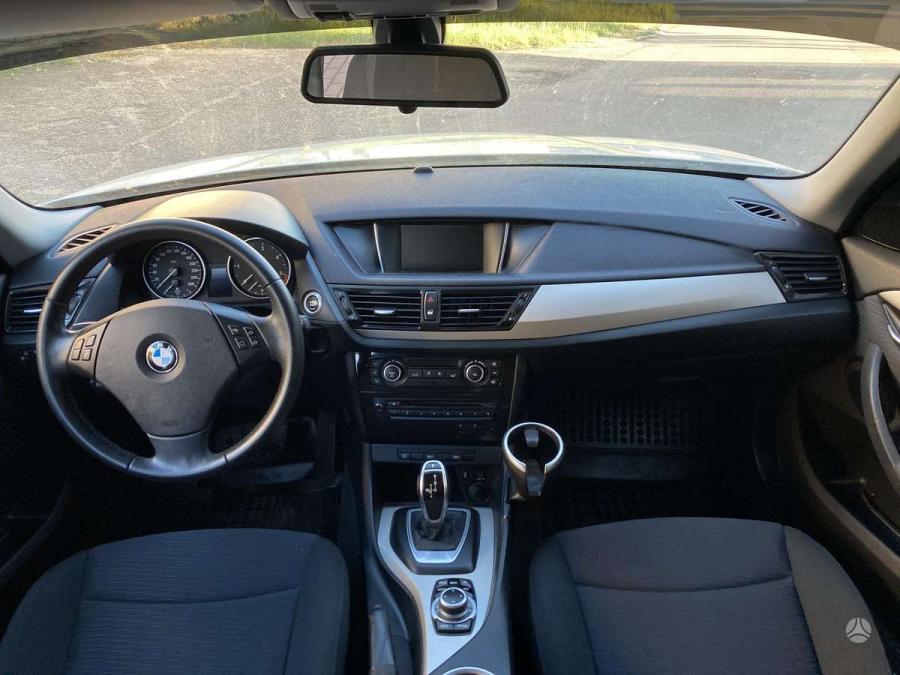 White BMW X1 2013 in Marijampole, with an engine capacity of 2.00 L and mileage of 298 thousand km for 6699 €, photo 23 on AUTOMOTO.COM.LV