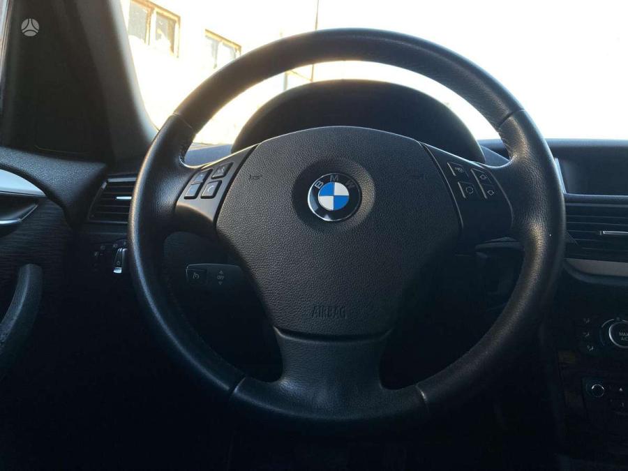 White BMW X1 2013 in Marijampole, with an engine capacity of 2.00 L and mileage of 298 thousand km for 6699 €, photo 24 on AUTOMOTO.COM.LV