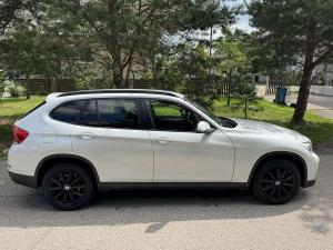White BMW X1 2013 in Marijampole, with an engine capacity of 2.00 L and mileage of 150 thousand km for 6999 €, photo 5 on AUTOMOTO.COM.LV