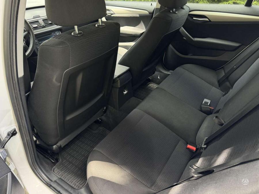White BMW X1 2013 in Marijampole, with an engine capacity of 2.00 L and mileage of 150 thousand km for 6999 €, photo 9 on AUTOMOTO.COM.LV