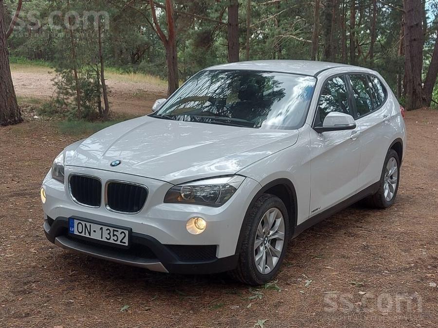 White BMW X1 2013 in Daugavpils, with an engine capacity of 2.00 L and mileage of 247 thousand km for 7150 €, photo 4 on AUTOMOTO.COM.LV