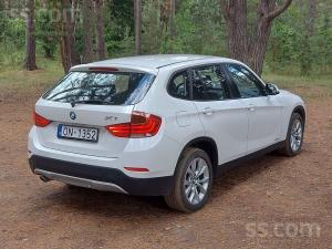 White BMW X1 2013 in Daugavpils, with an engine capacity of 2.00 L and mileage of 247 thousand km for 7150 €, photo 7 on AUTOMOTO.COM.LV