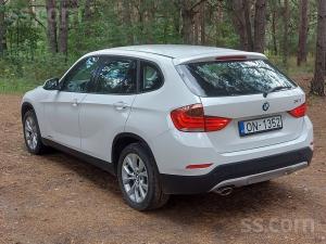 White BMW X1 2013 in Daugavpils, with an engine capacity of 2.00 L and mileage of 247 thousand km for 7150 €, photo 8 on AUTOMOTO.COM.LV