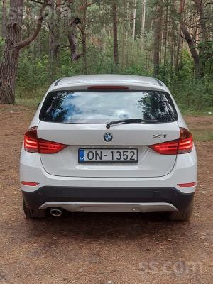White BMW X1 2013 in Daugavpils, with an engine capacity of 2.00 L and mileage of 247 thousand km for 7150 €, photo 9 on AUTOMOTO.COM.LV