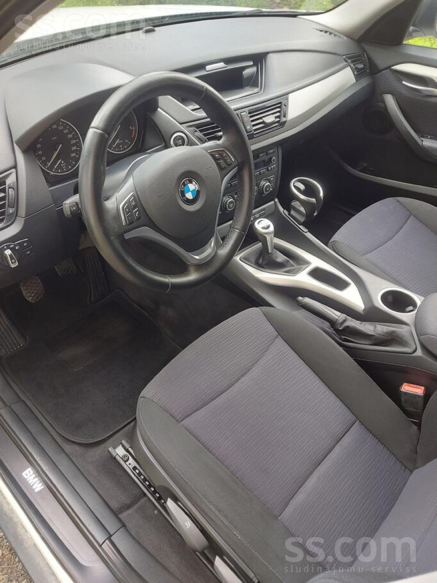 White BMW X1 2013 in Daugavpils, with an engine capacity of 2.00 L and mileage of 247 thousand km for 7150 €, photo 15 on AUTOMOTO.COM.LV