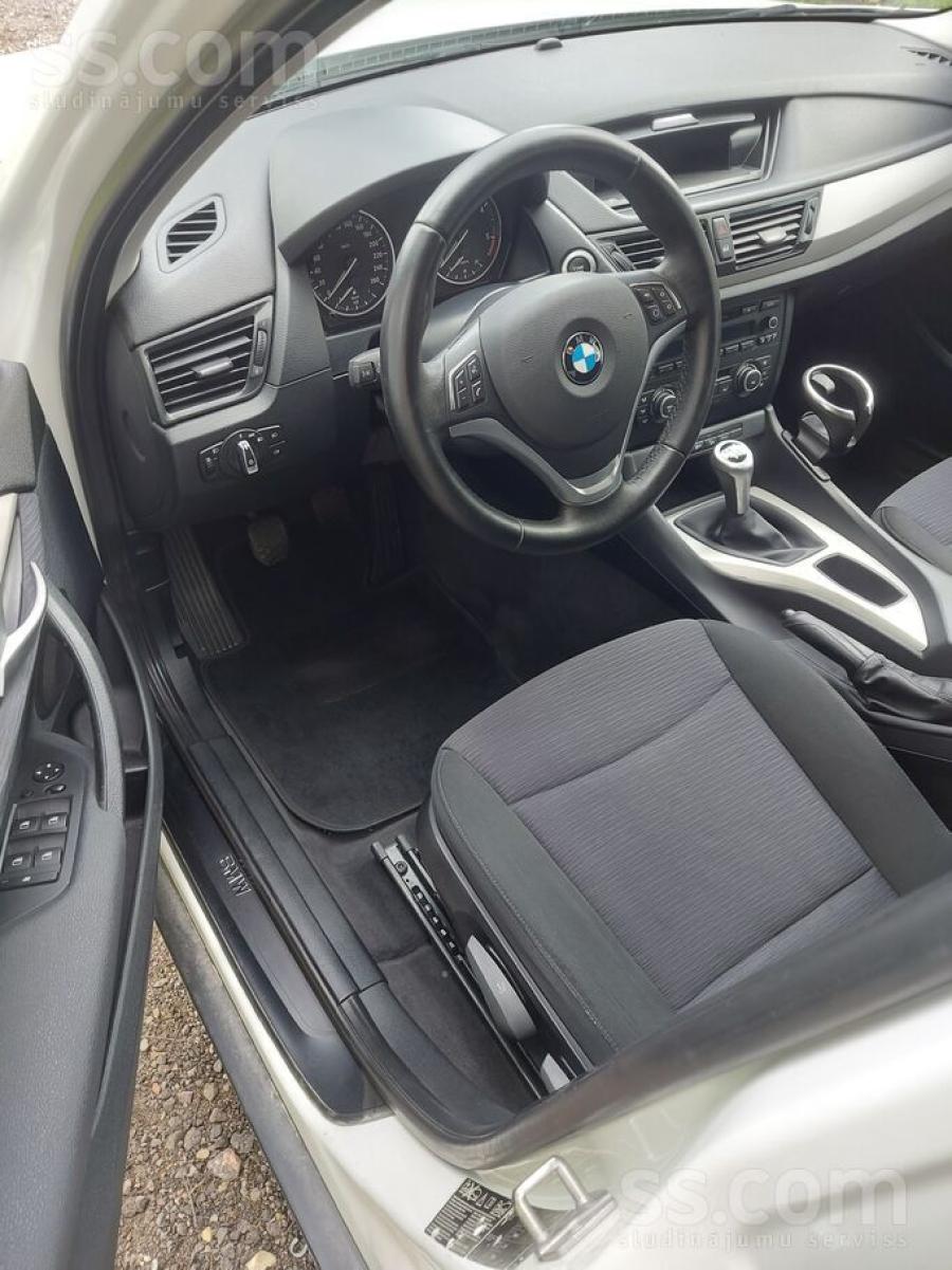 White BMW X1 2013 in Daugavpils, with an engine capacity of 2.00 L and mileage of 247 thousand km for 7150 €, photo 16 on AUTOMOTO.COM.LV