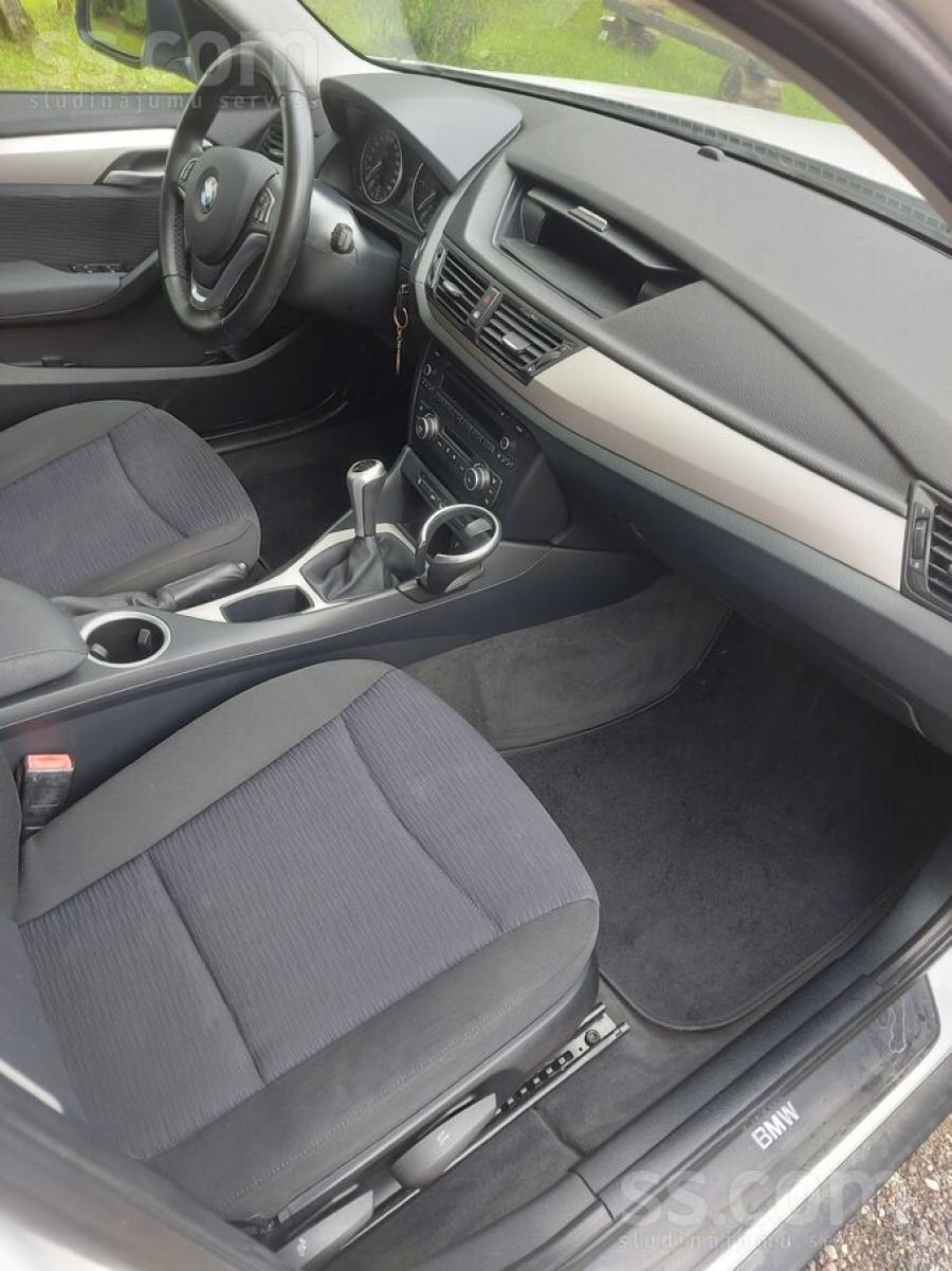 White BMW X1 2013 in Daugavpils, with an engine capacity of 2.00 L and mileage of 247 thousand km for 7150 €, photo 17 on AUTOMOTO.COM.LV