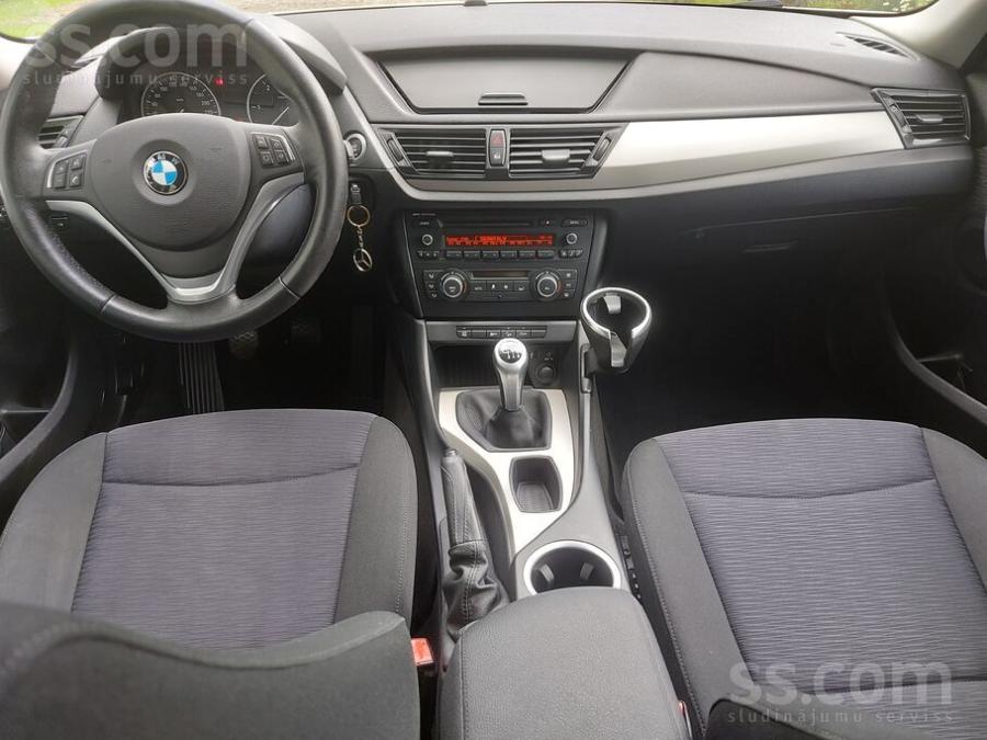 White BMW X1 2013 in Daugavpils, with an engine capacity of 2.00 L and mileage of 247 thousand km for 7150 €, photo 19 on AUTOMOTO.COM.LV