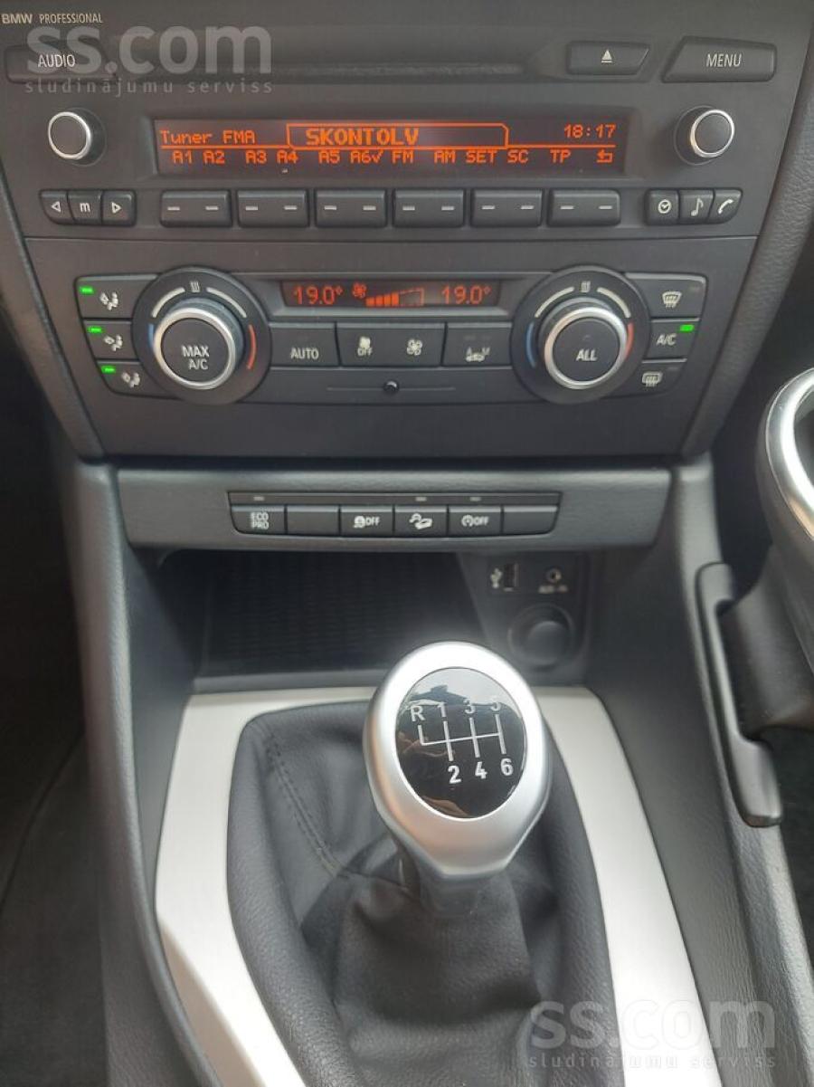 White BMW X1 2013 in Daugavpils, with an engine capacity of 2.00 L and mileage of 247 thousand km for 7150 €, photo 22 on AUTOMOTO.COM.LV