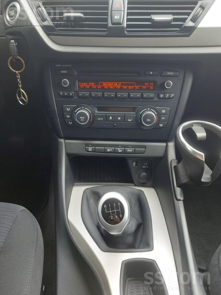 White BMW X1 2013 in Daugavpils, with an engine capacity of 2.00 L and mileage of 247 thousand km for 7150 €, photo 23 on AUTOMOTO.COM.LV