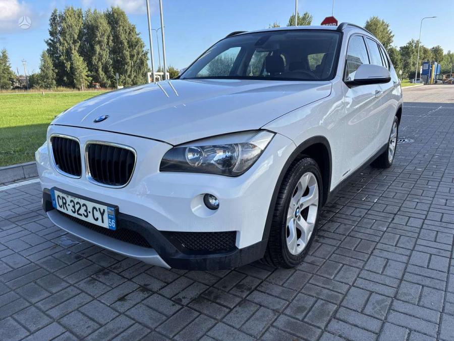 Balts BMW X1 2013 Tauragė, ar dzinēja tilpumu 2.00 L un nobraukumu 240 tūkst. km par 4900 €, foto 1 vietnē AUTOMOTO.COM.LV