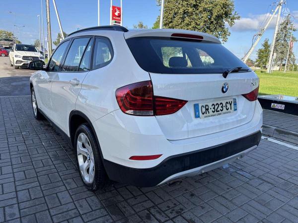 Balts BMW X1 2013 Tauragė, ar dzinēja tilpumu 2.00 L un nobraukumu 240 tūkst. km par 4900 €, foto 6 vietnē AUTOMOTO.COM.LV