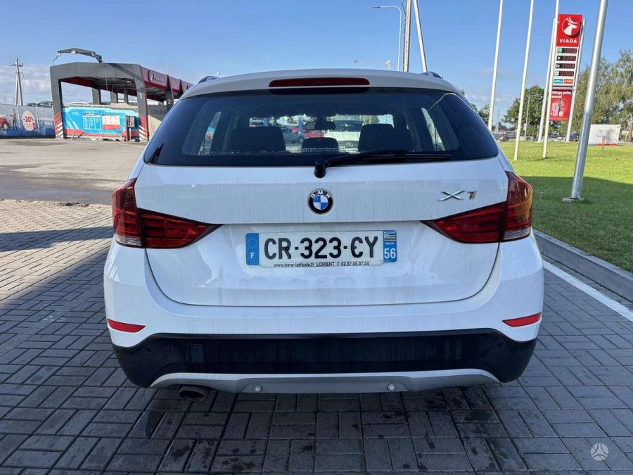 Balts BMW X1 2013 Tauragė, ar dzinēja tilpumu 2.00 L un nobraukumu 240 tūkst. km par 4900 €, foto 9 vietnē AUTOMOTO.COM.LV