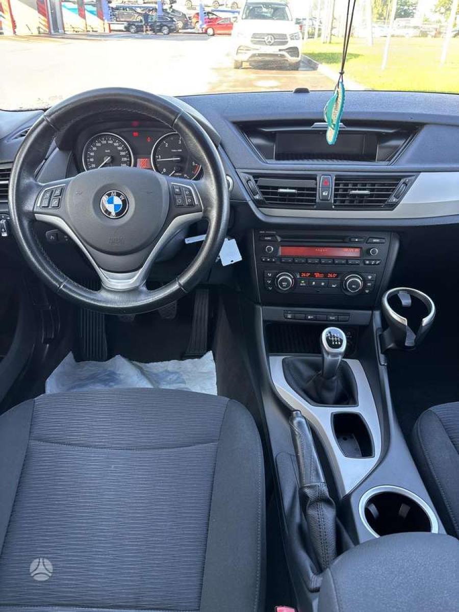 Balts BMW X1 2013 Tauragė, ar dzinēja tilpumu 2.00 L un nobraukumu 240 tūkst. km par 4900 €, foto 13 vietnē AUTOMOTO.COM.LV