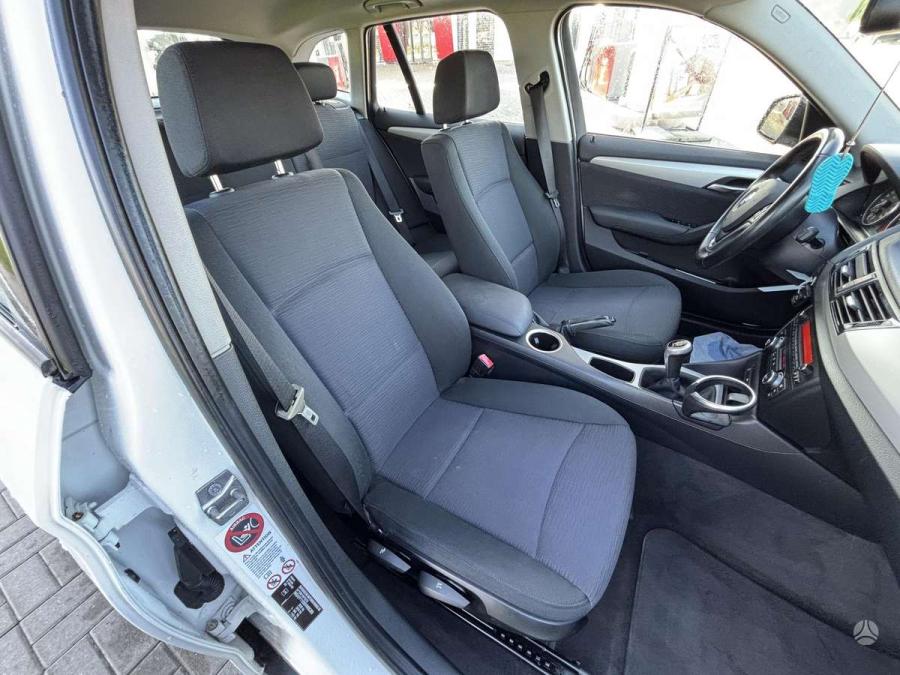 Balts BMW X1 2013 Tauragė, ar dzinēja tilpumu 2.00 L un nobraukumu 240 tūkst. km par 4900 €, foto 17 vietnē AUTOMOTO.COM.LV