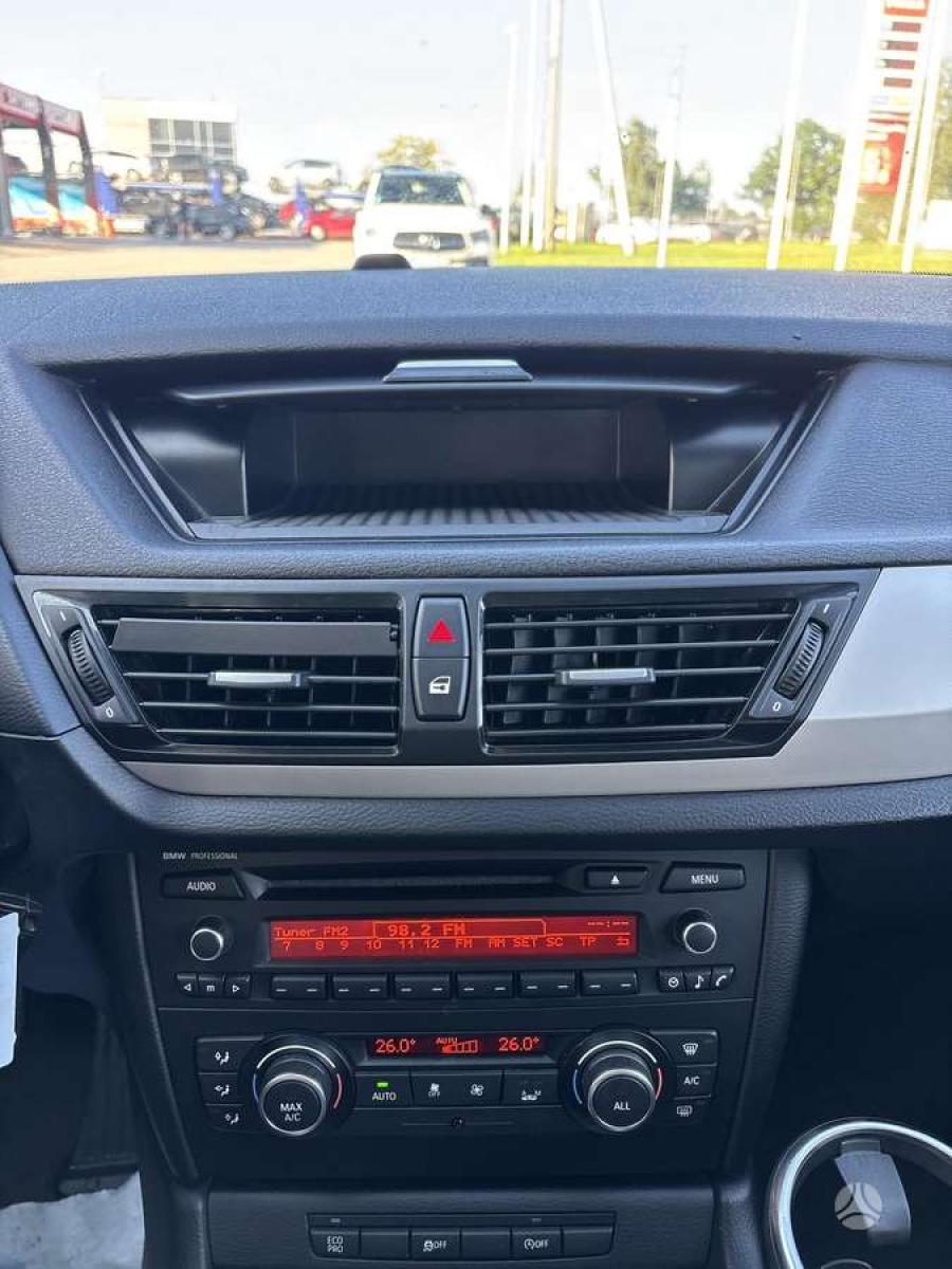 Balts BMW X1 2013 Tauragė, ar dzinēja tilpumu 2.00 L un nobraukumu 240 tūkst. km par 4900 €, foto 19 vietnē AUTOMOTO.COM.LV
