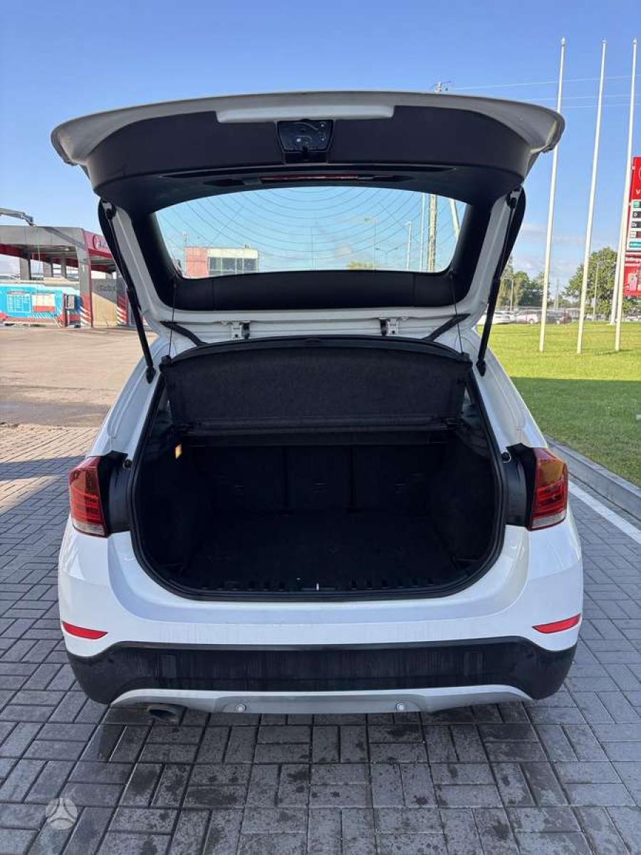 Balts BMW X1 2013 Tauragė, ar dzinēja tilpumu 2.00 L un nobraukumu 240 tūkst. km par 4900 €, foto 21 vietnē AUTOMOTO.COM.LV