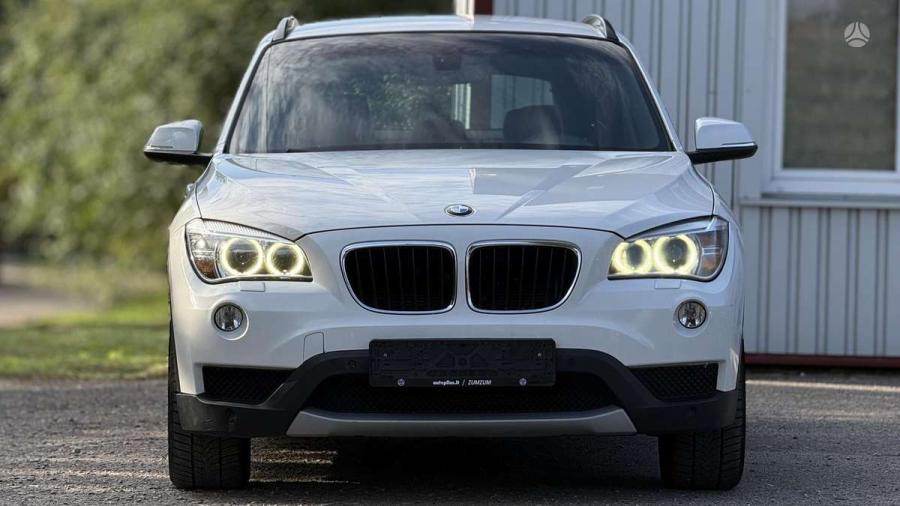 White BMW X1 2013 in Ukmerge, with an engine capacity of 2.00 L and mileage of 291 thousand km for 7300 €, photo 6 on AUTOMOTO.COM.LV