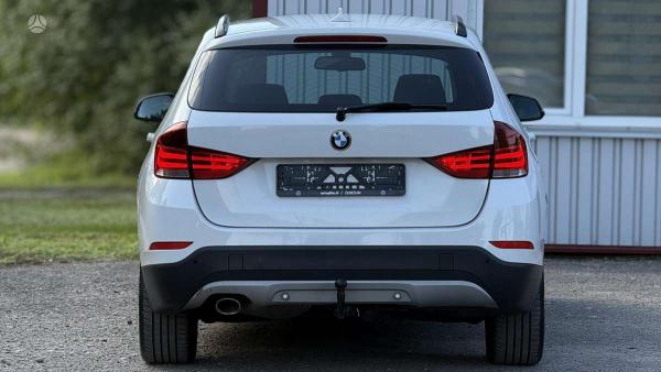 White BMW X1 2013 in Ukmerge, with an engine capacity of 2.00 L and mileage of 291 thousand km for 7300 €, photo 7 on AUTOMOTO.COM.LV