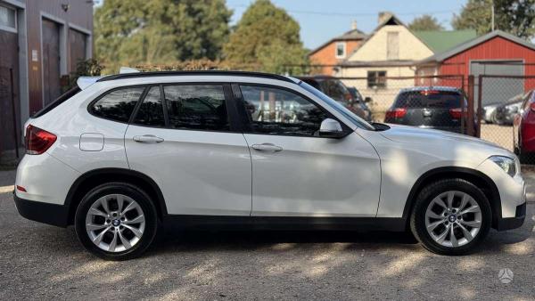 White BMW X1 2013 in Ukmerge, with an engine capacity of 2.00 L and mileage of 291 thousand km for 7300 €, photo 8 on AUTOMOTO.COM.LV