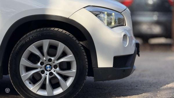 White BMW X1 2013 in Ukmerge, with an engine capacity of 2.00 L and mileage of 291 thousand km for 7300 €, photo 9 on AUTOMOTO.COM.LV